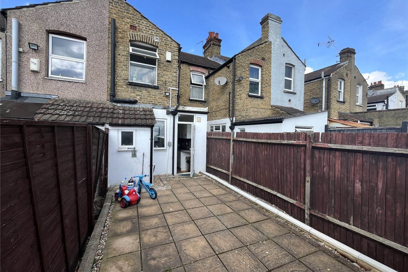 House For Sale In Northfleet Kent Da11 Robinson Michael And Jackson