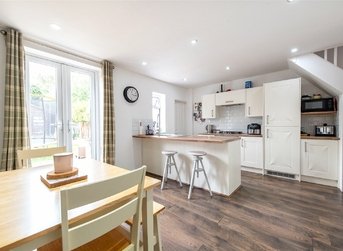 Izs for sale in Gravesend | Robinson Jackson